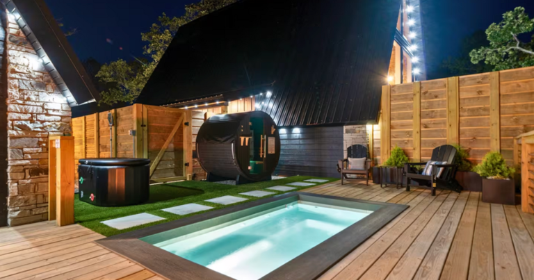 The coziest cabin in Arkansas? This Airbnb's hot tub and sauna say yes