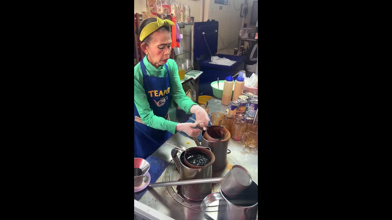 Shopkeeper becomes a hit for her mountains of sugar added to milk tea