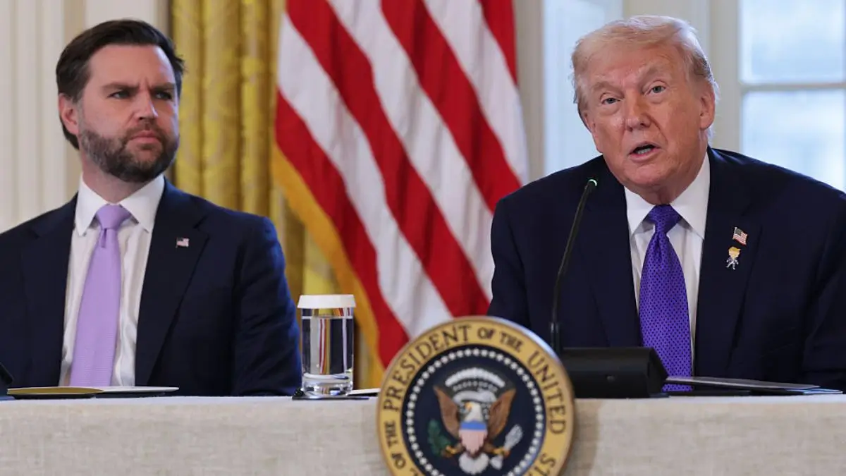 ‘It be your own people’: JD Vance accidentally posts embarrassing pic ...