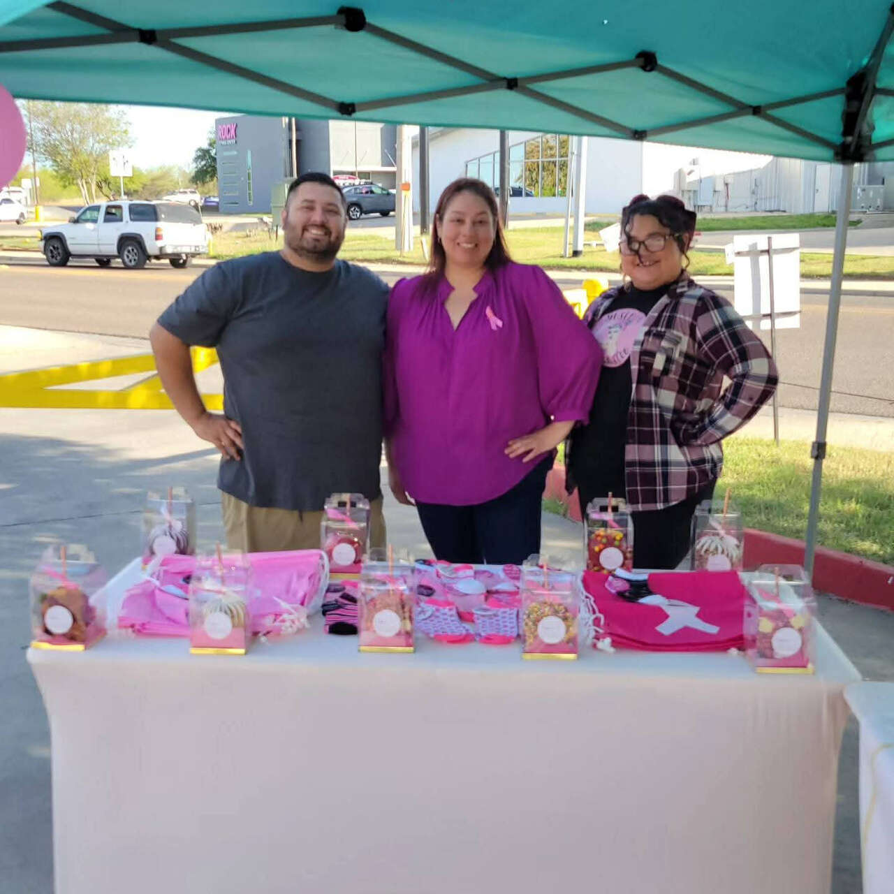 Laredo entrepreneur builds Rhonda’s Sweet Apples into a local favorite