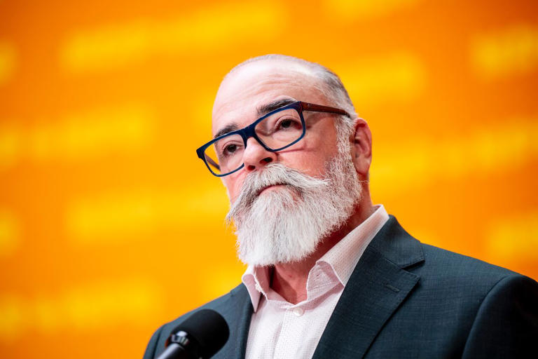 NDP leadership candidate apologizes for using AI to respond to Reddit ...