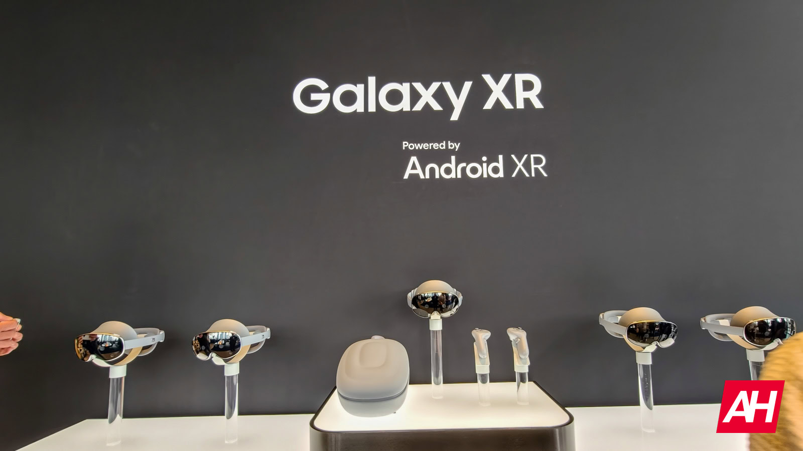 Samsung could be building two distinct versions of Galaxy Glasses