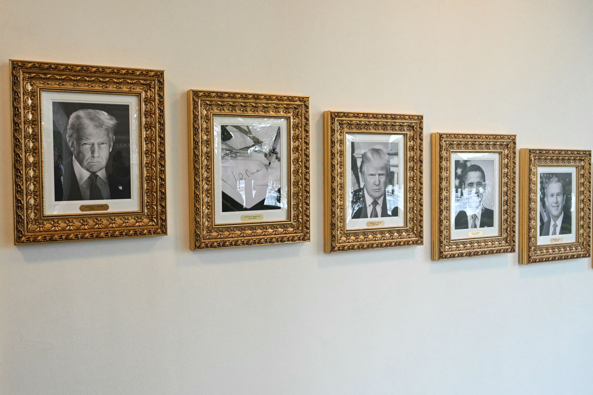 White House adds a new 'tacky' sign for the Rose Garden