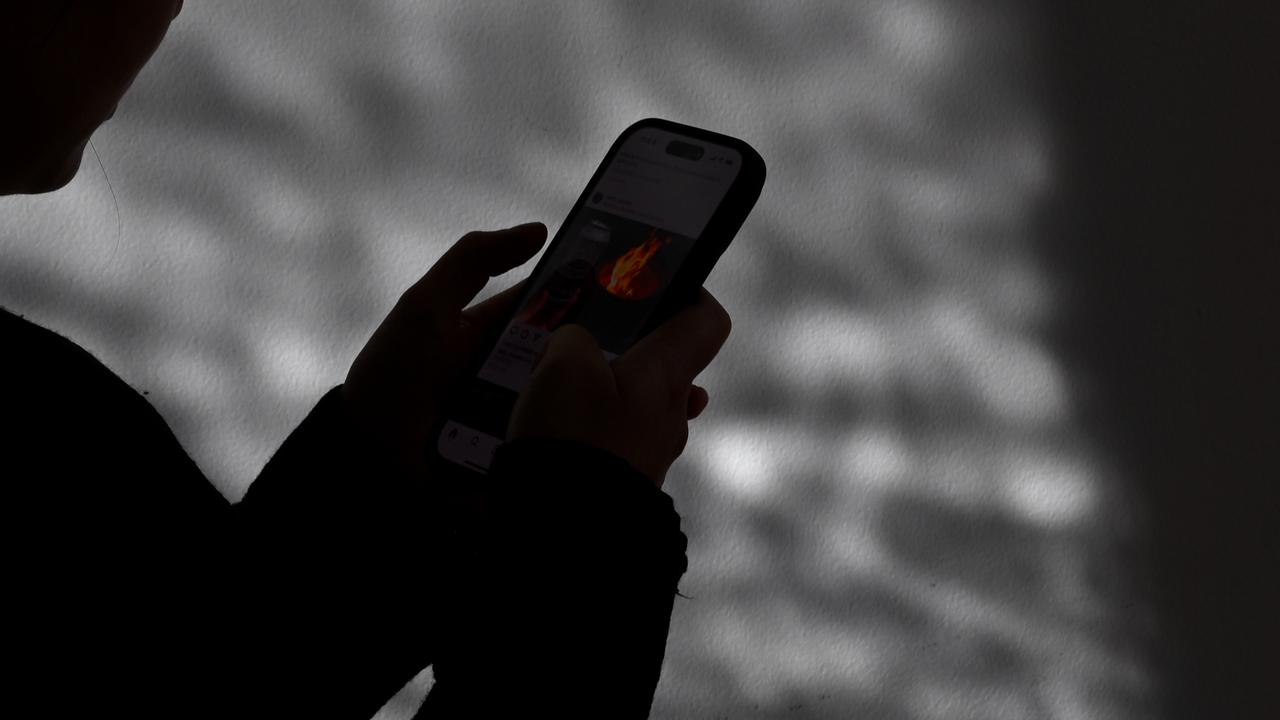 Man charged over threats to kill federal politician