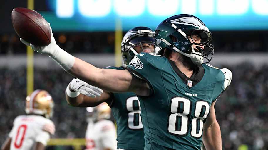 Eagles sign TE with Dallas Goedert's future up in air