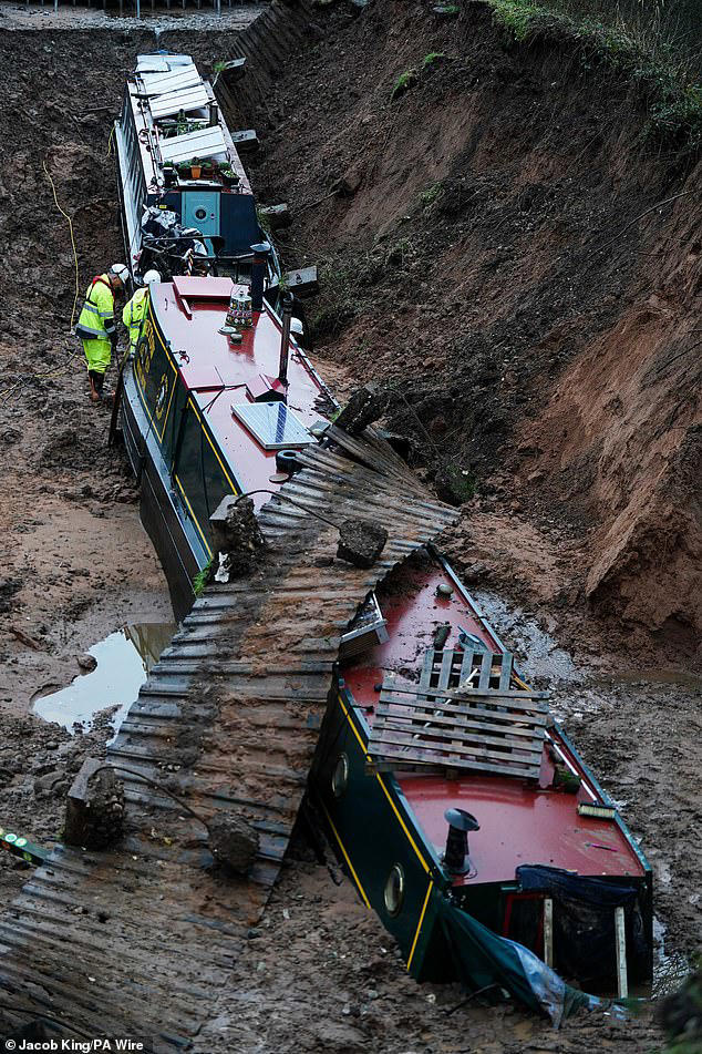 Deserted narrowboats are still stuck in the mud of drained canal weeks ...