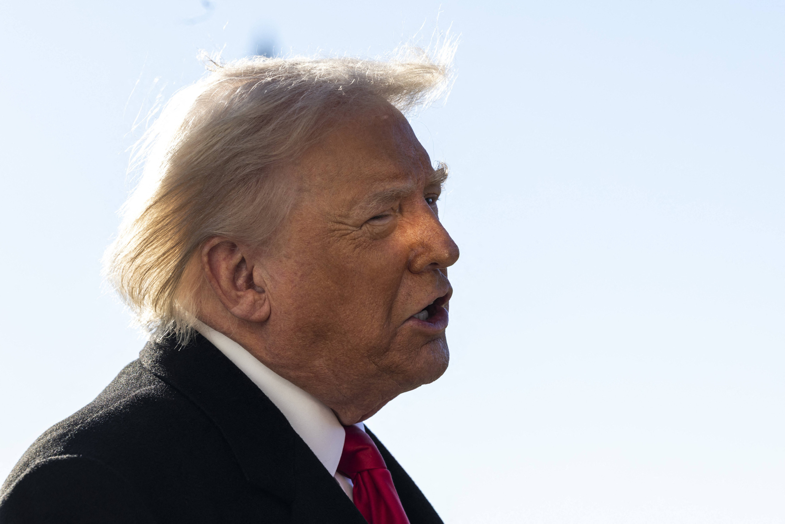 Trump tumbles with middle-class voters