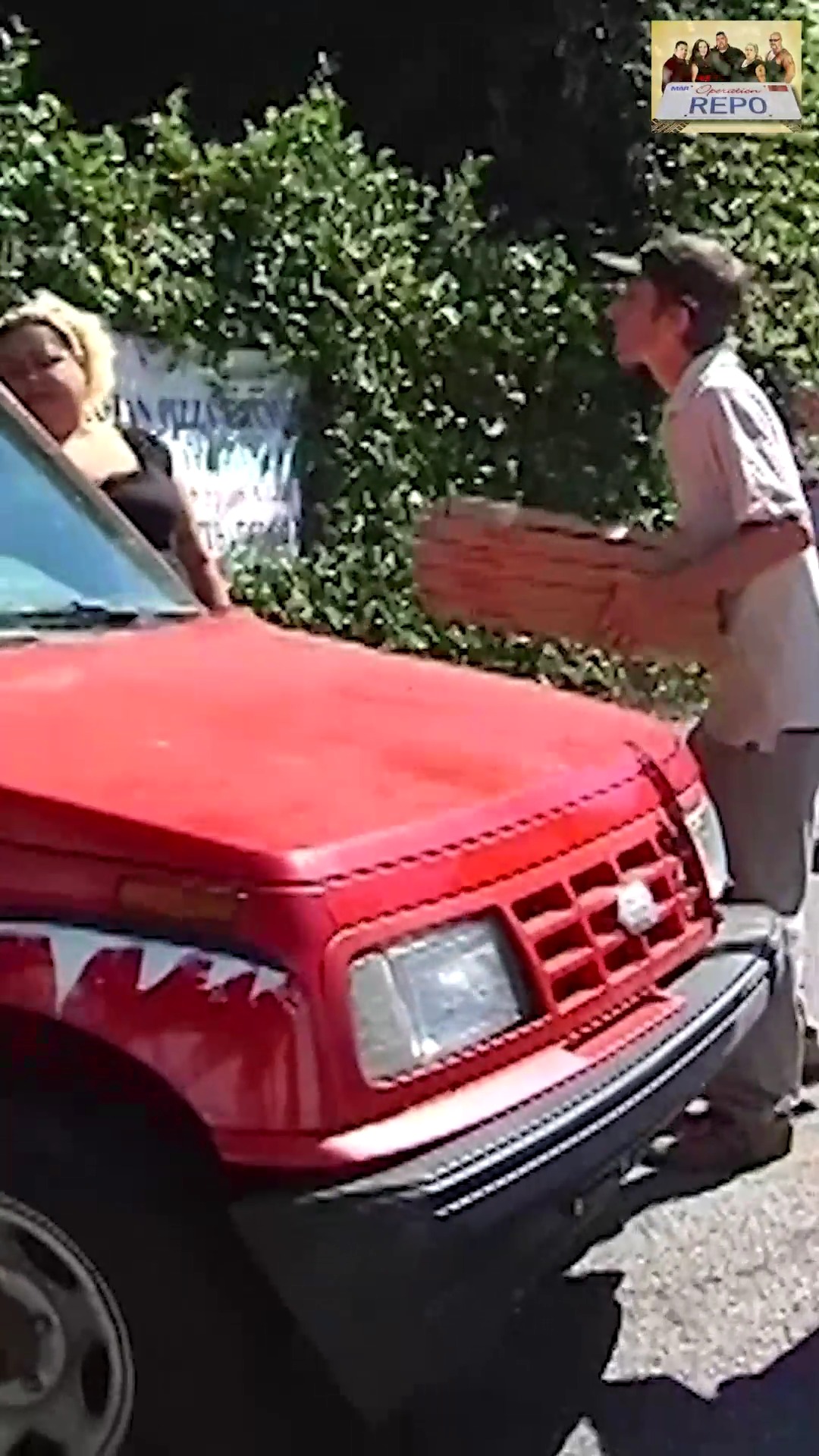 Pizza delivery turns into repo fight