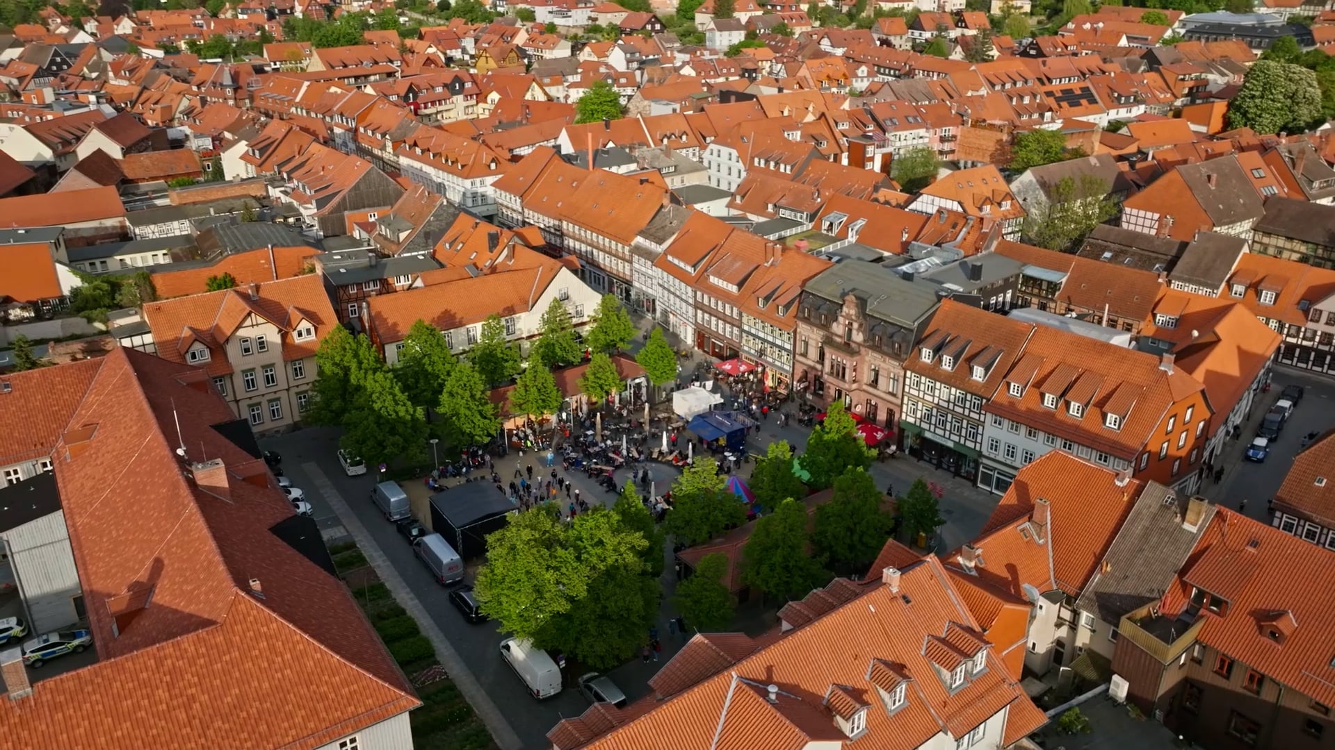 Wernigerode, Deutschland: Drohne erkundet die märchenhafte „bunte Stadt“