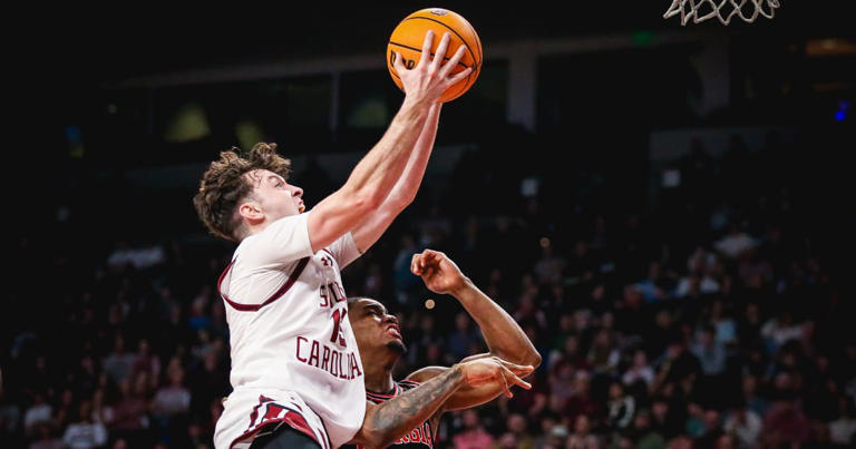 Small-ball lineup plays to South Carolina, Eli Ellis’ strengths