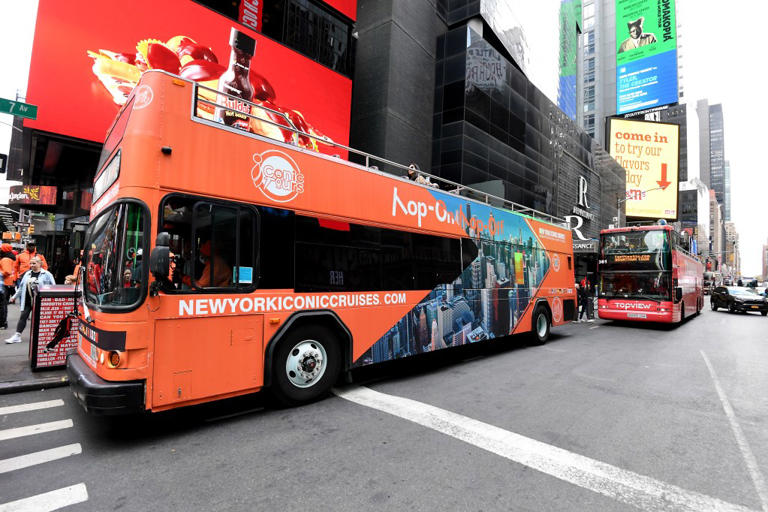 NYC tour bus company called out for displaying wrong city on ...