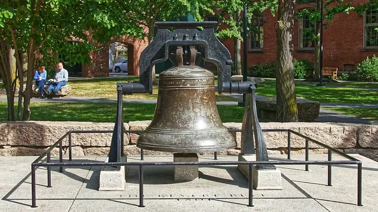 12 symbols of the USA and their hidden meanings