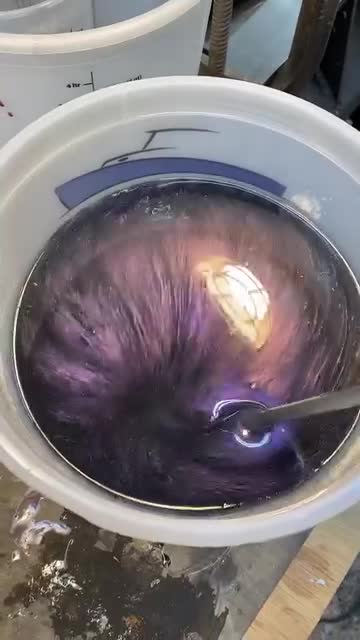 This resin piece glows in the dark!🌌