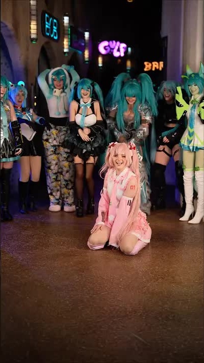 How many mikus can you spot? #diycosplay #cosplaycostumes #cosplay # ...