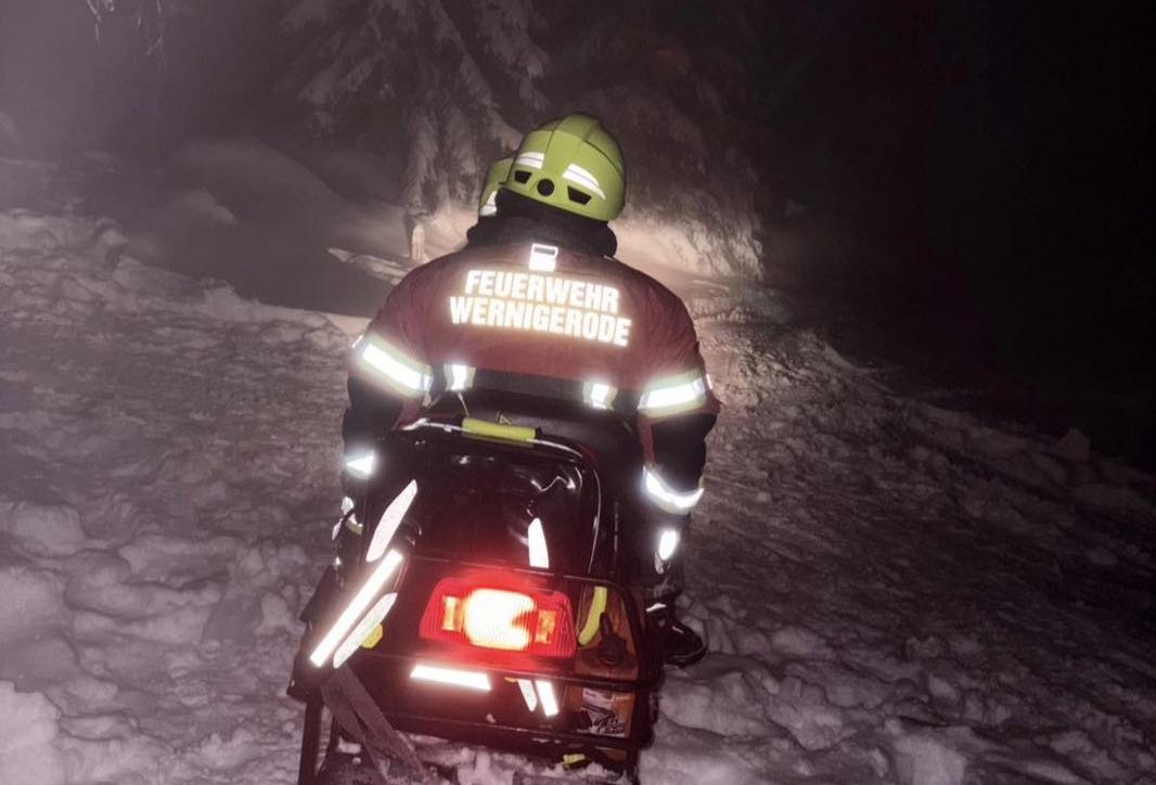 Winter-Wetter in Niedersachsen: Hilflose Person gerettet ++ Feuerwehr ...