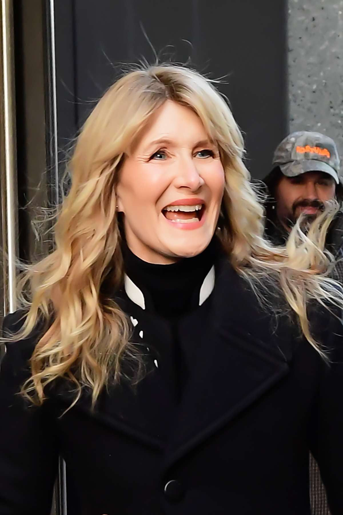 Laura Dern wore the goes-with-everything shoe that makes you look like ...