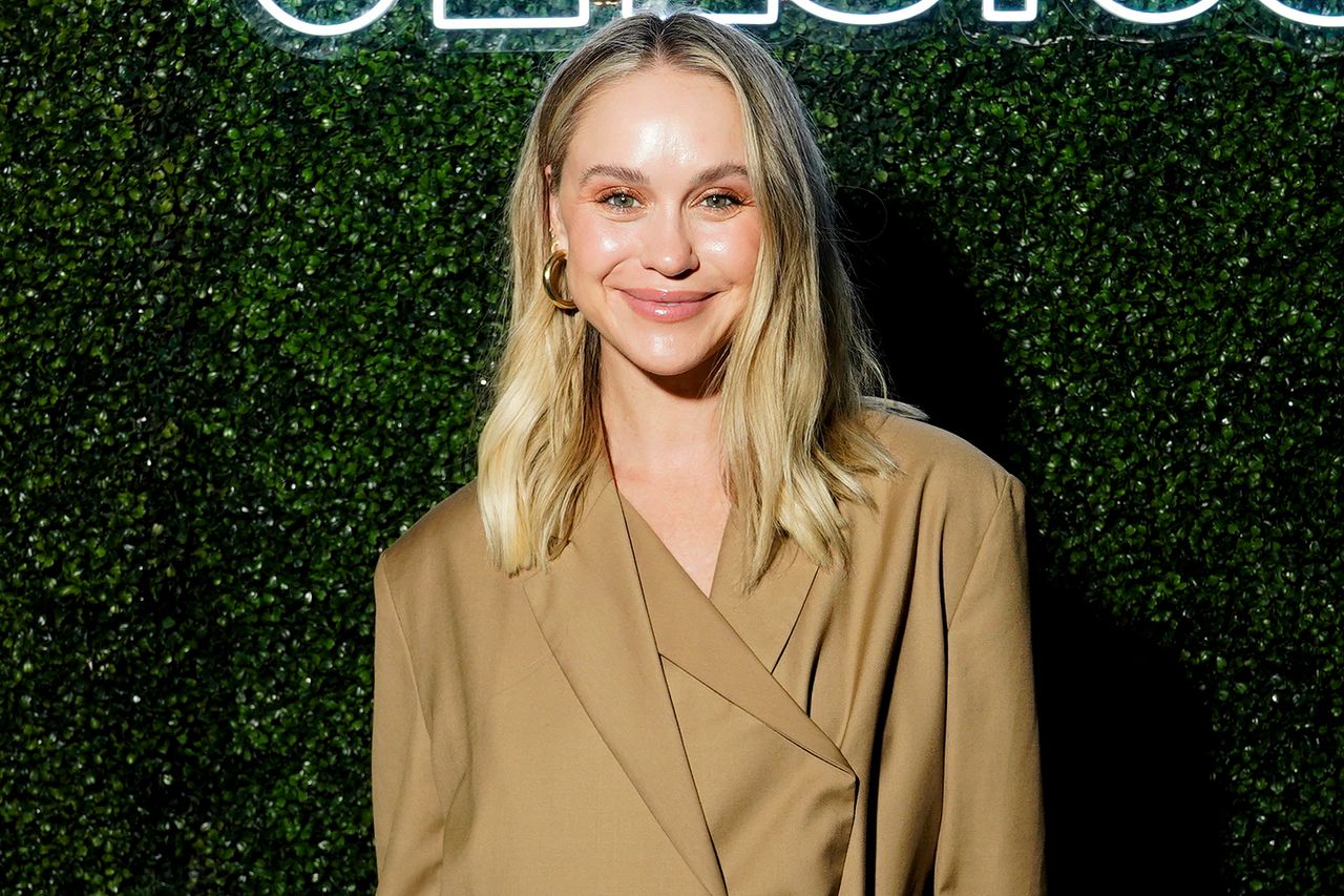 'Glee's Becca Tobin slams Hilary Duff's husband Matthew Koma for ...