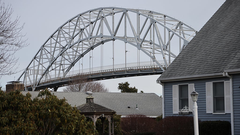 Massachusetts begins taking deeds for homes affected by Sagamore Bridge ...