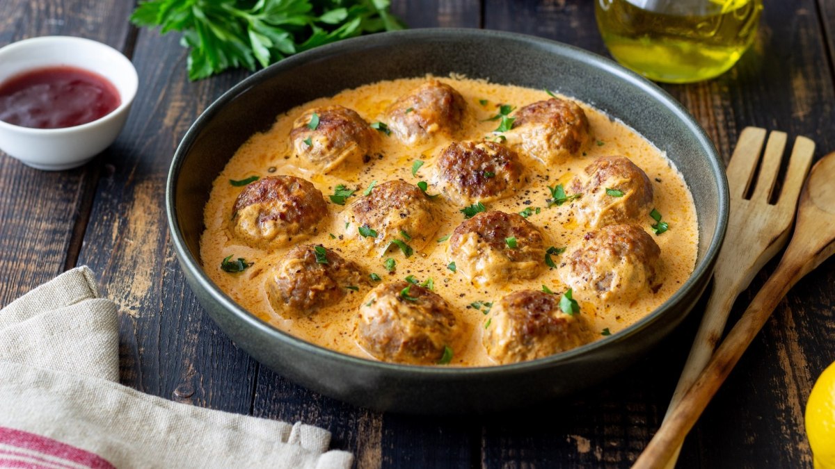 Hast du schon mal Hackbällchen mit Sesam gegessen? Wenn nicht, schlag zu