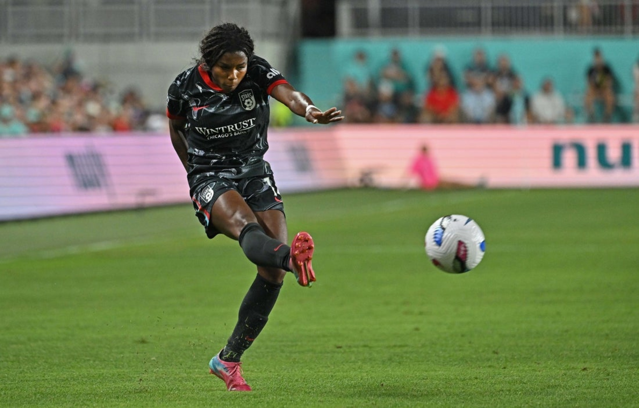 Wave make splash signing of Brazilian star Ludmila