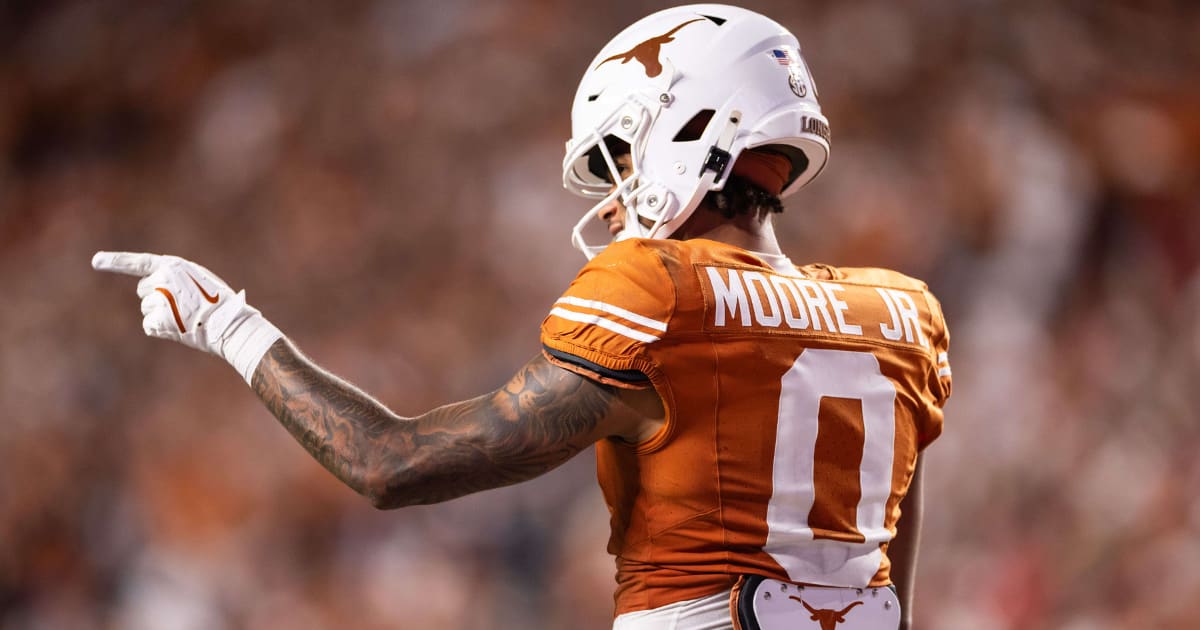 Texas transfer wide receiver DeAndre Moore Jr. commits to Colorado