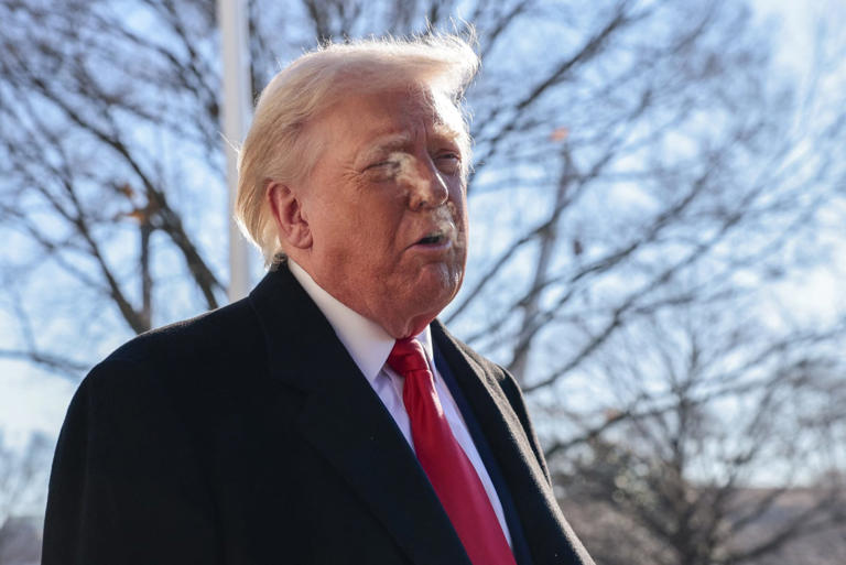 Trump tumbles with middle-class voters