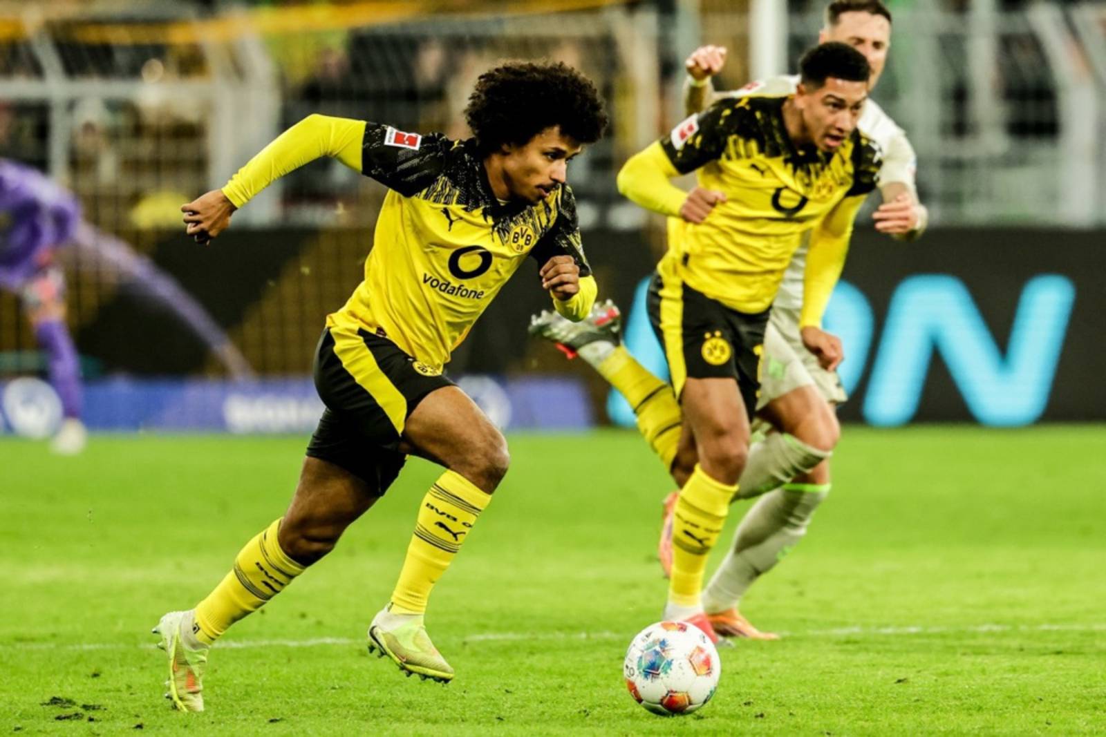 Dortmund outclass Bremen to tighten grip on second spot