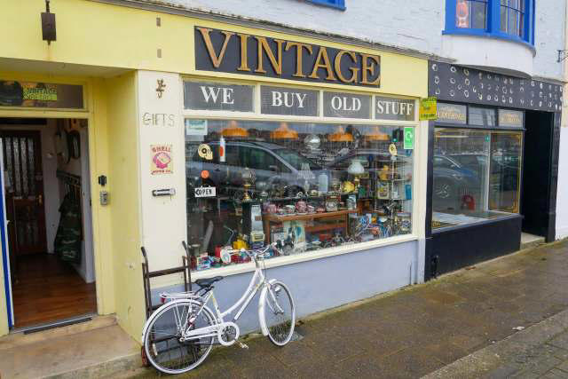 Shopper baffled after going to thrift store for sweats and coming out ...