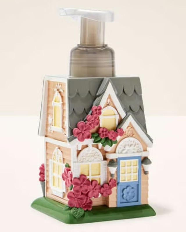 Bath & Body Works just launched its spring lineup, and shoppers love it all