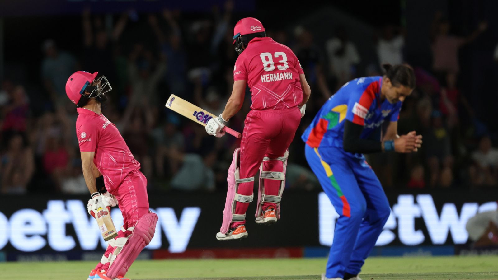 SA20: Paarl Royals come out on top in last ball thriller against Durban ...