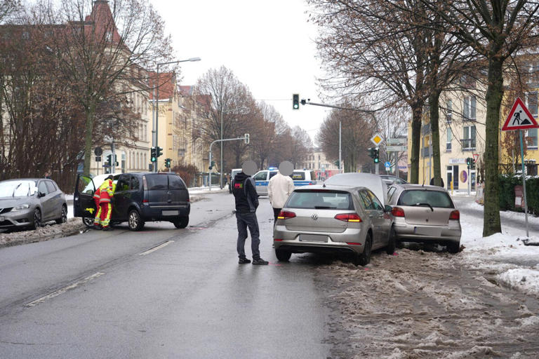 Zwei Frauen bei Unfall in Dresden verletzt