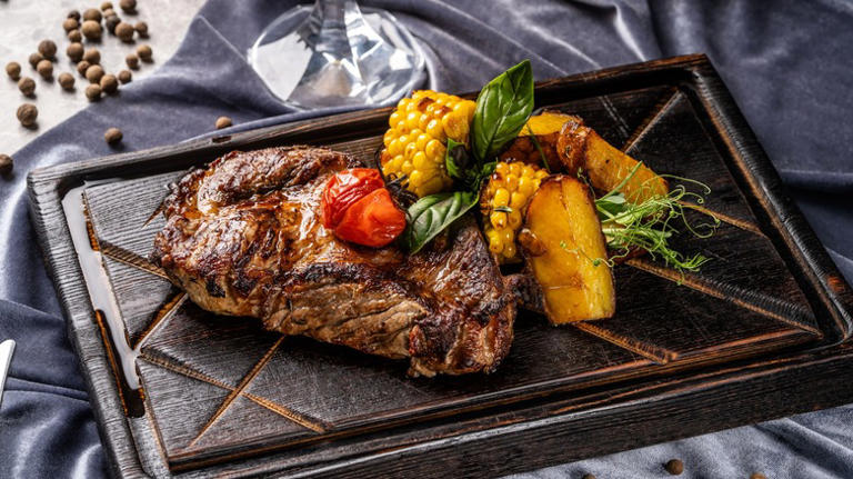 The key differences between a steakhouse and a regular restaurant