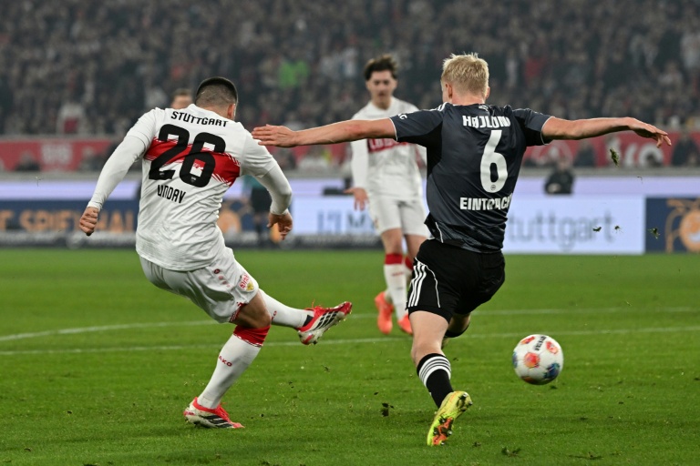 Dortmund outclass Bremen to tighten grip on second spot