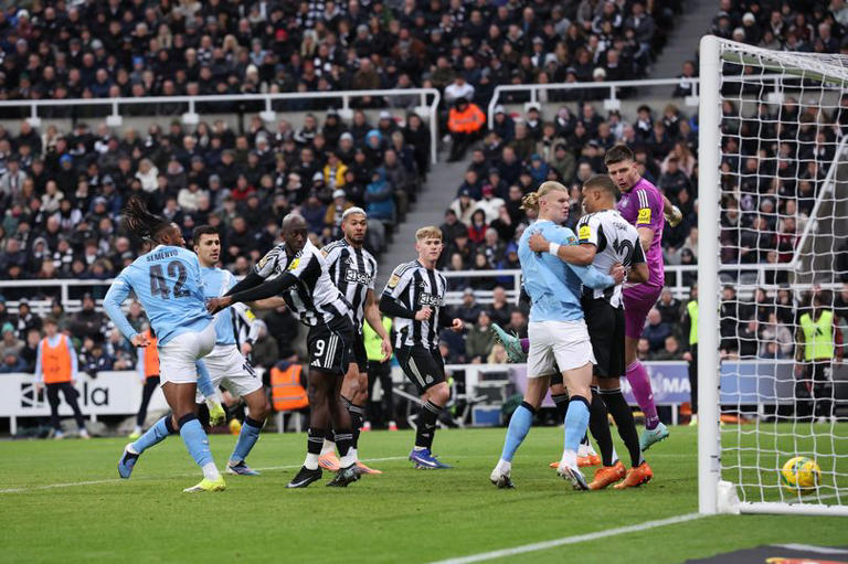 Gianluigi Donnarumma gets angry as Newcastle United's late switch off ...