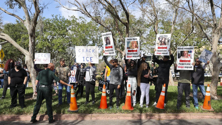 Protesters rage against ICE, Border Patrol recruiters in St. Petersburg