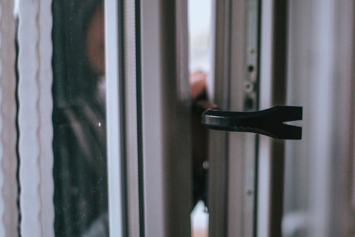 Fenster aufgehebelt: Wieder Einbruch in Wohnhaus