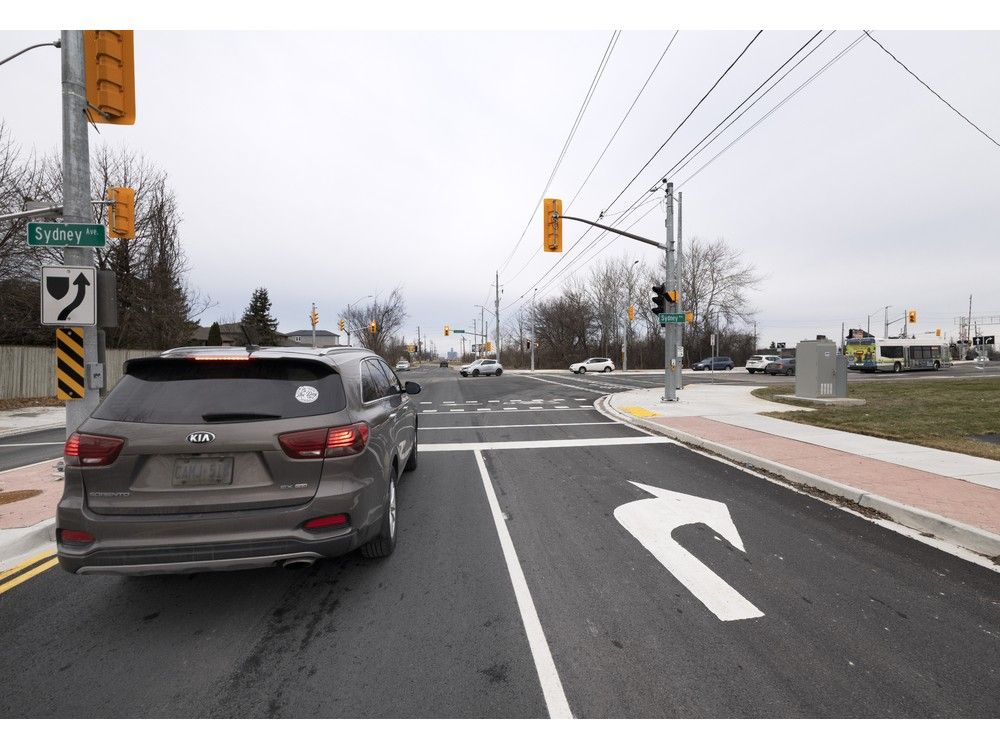 Howard-Sydney intersection near Windsor's Devonshire Mall opens
