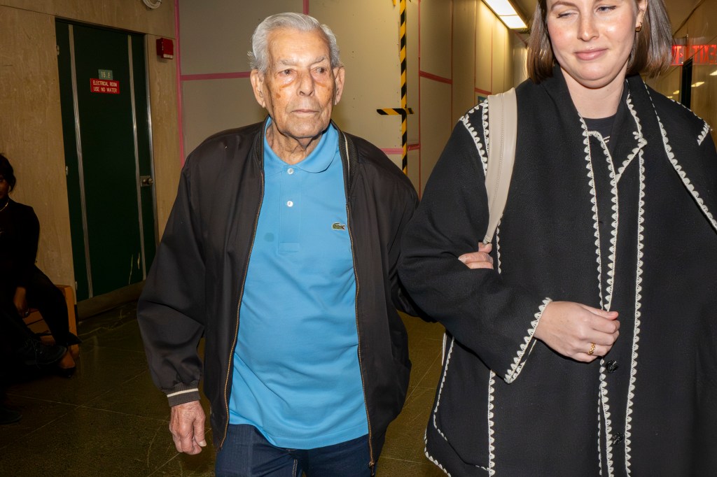 101-year-old New Yorkers takes stand against apartment super who ...