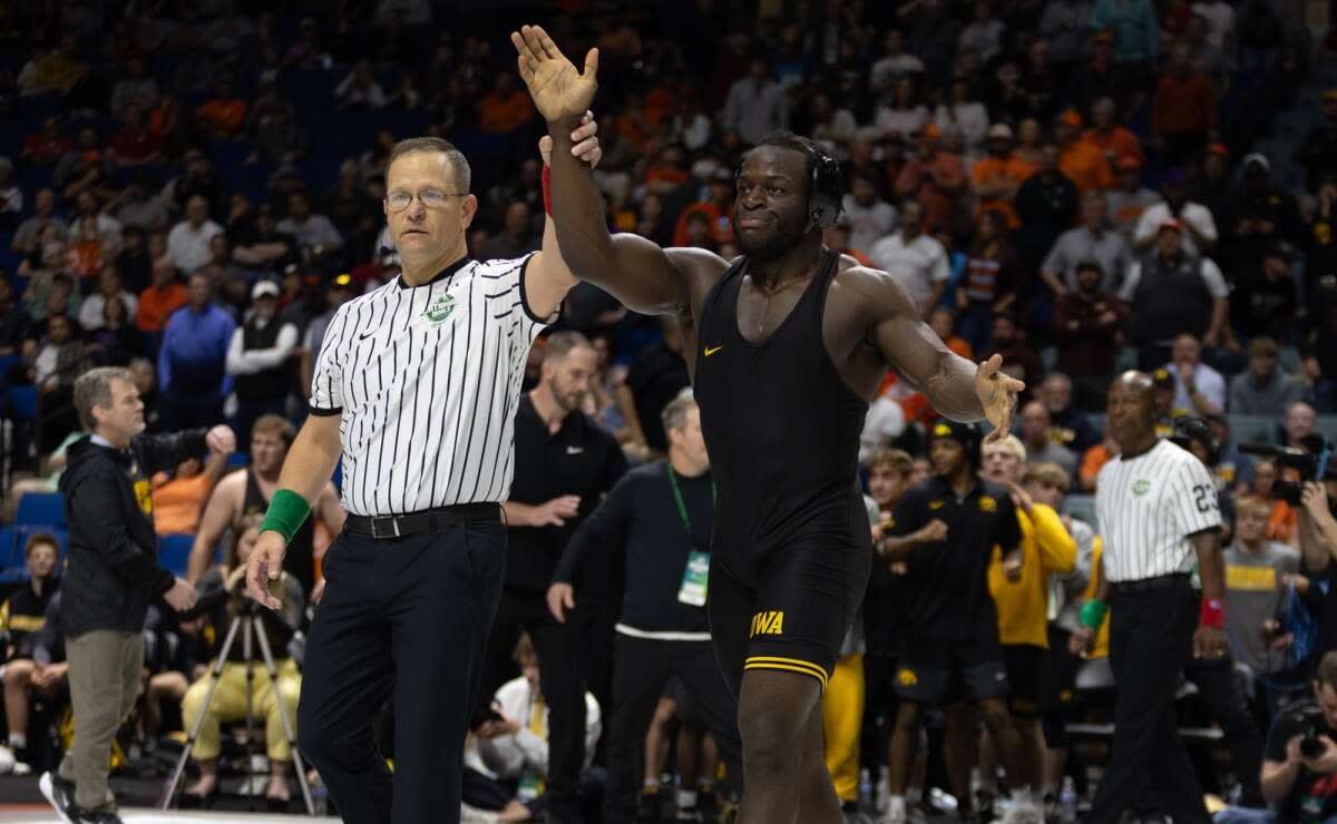 A Hawk no mo: Endene no longer on Iowa roster, per Tom Brands