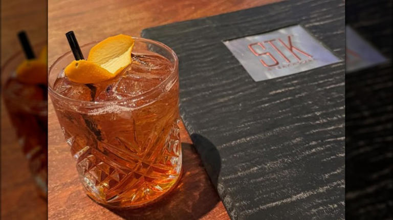 These 14 chain restaurants have the best happy hour deals