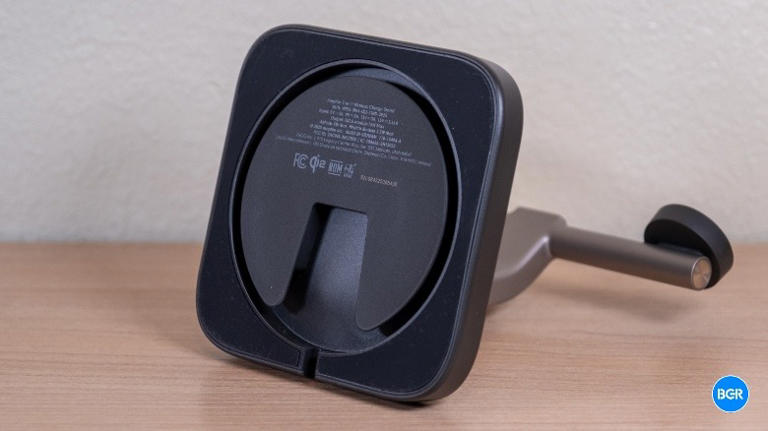 Mophie Qi2 3-in-1 wireless charging stand review: A great design at a ...