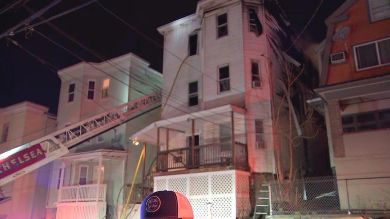 At least 7 displaced after large fire in Chelsea neighborhood spreads ...