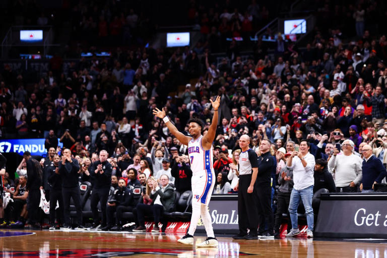 Raptors fans chant for franchise great Kyle Lowry to come into game in ...