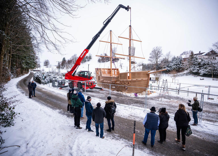 Diana’s memorial playground centrepiece undergoes finishing touches in ...