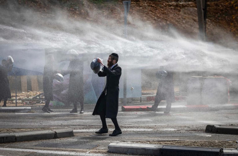 Ultra-Orthodox rioters throw stones, call police 'Nazis' in protests ...