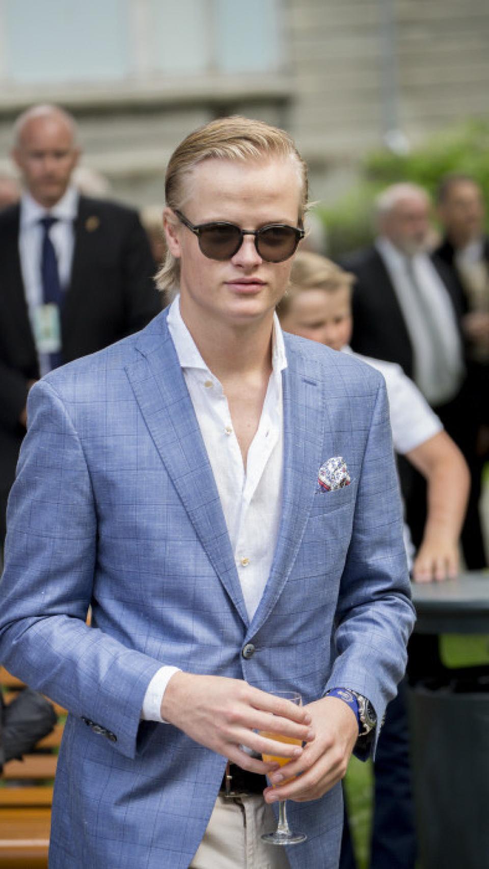 Marius, hijo de Mette-Marit, admite haber transportado kilos de ...