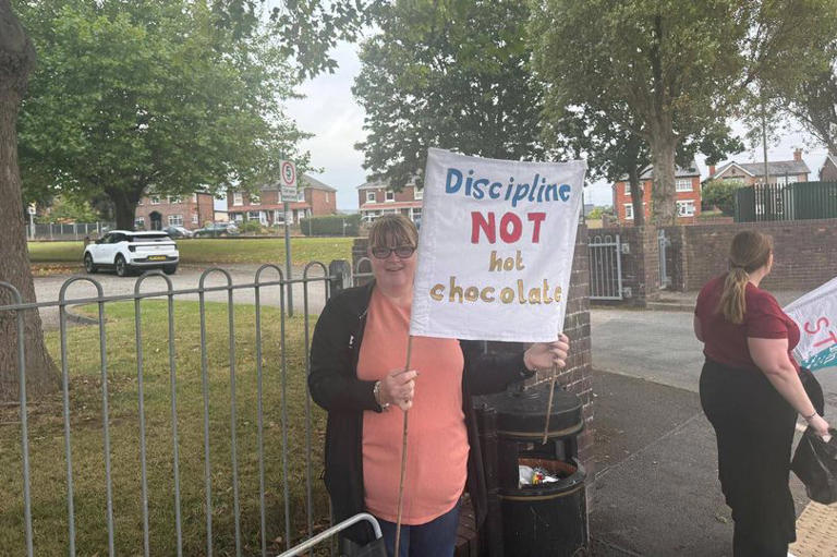 School placed in special measures after inspectors greeted by ...