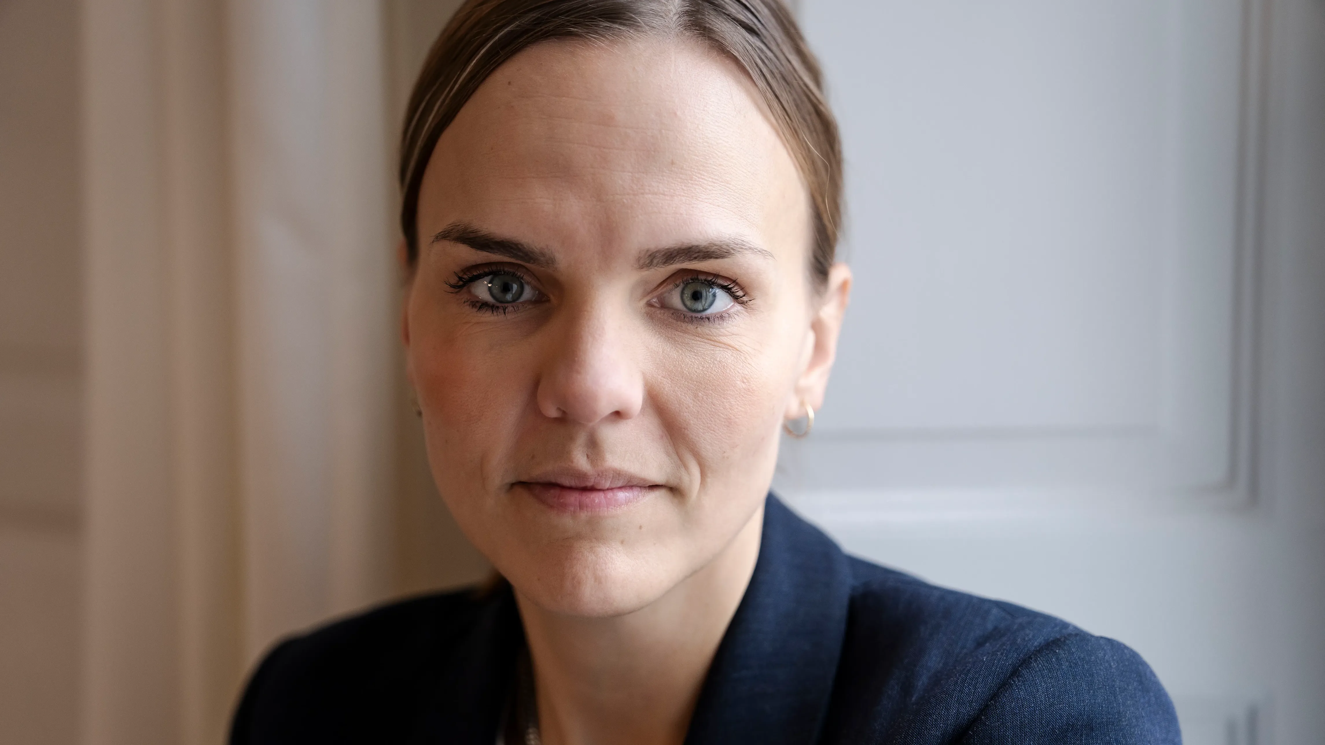Caroline Stage går på barselsorlov
