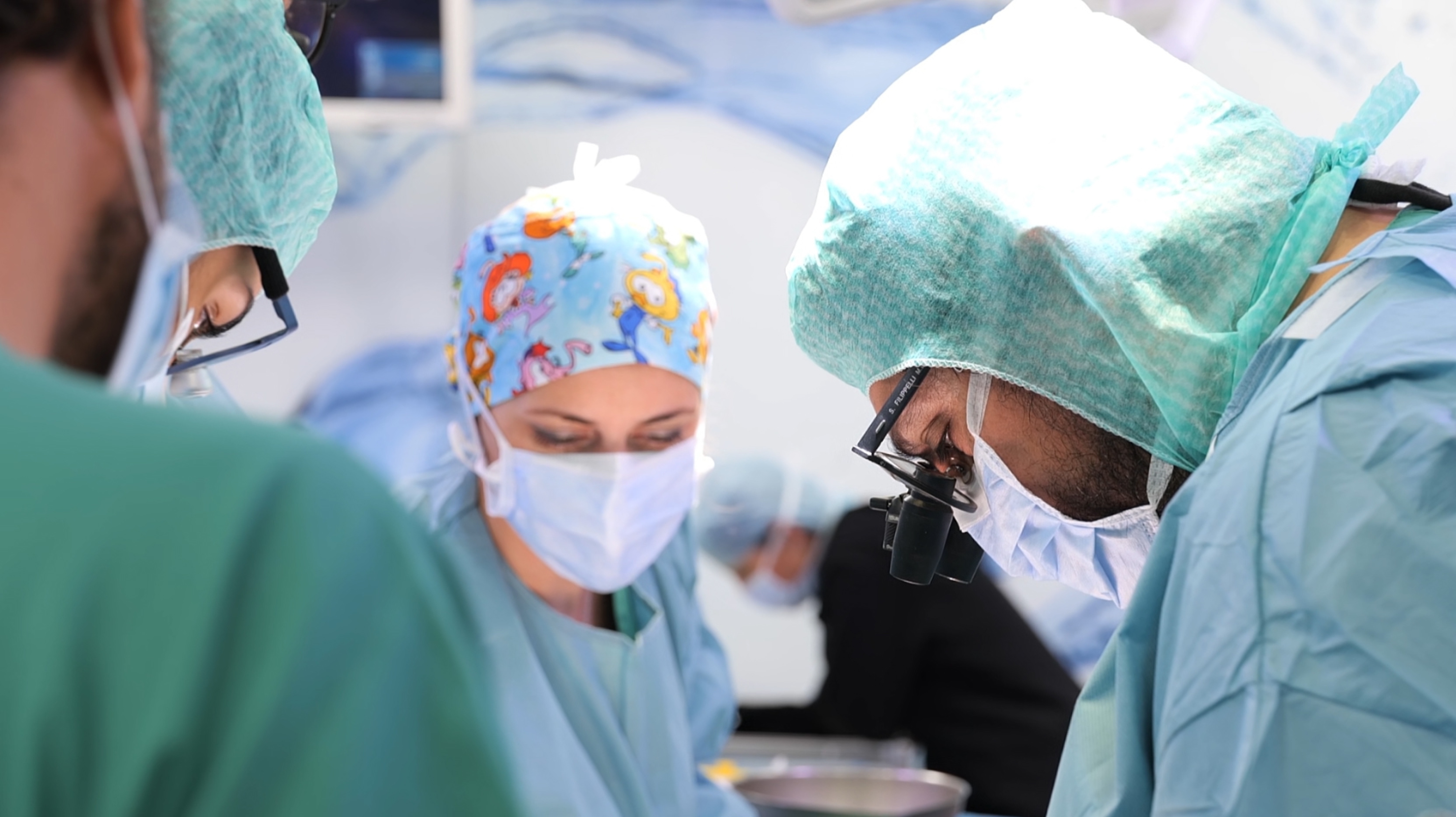 Man donates two organs to daughter in first combined living organ ...