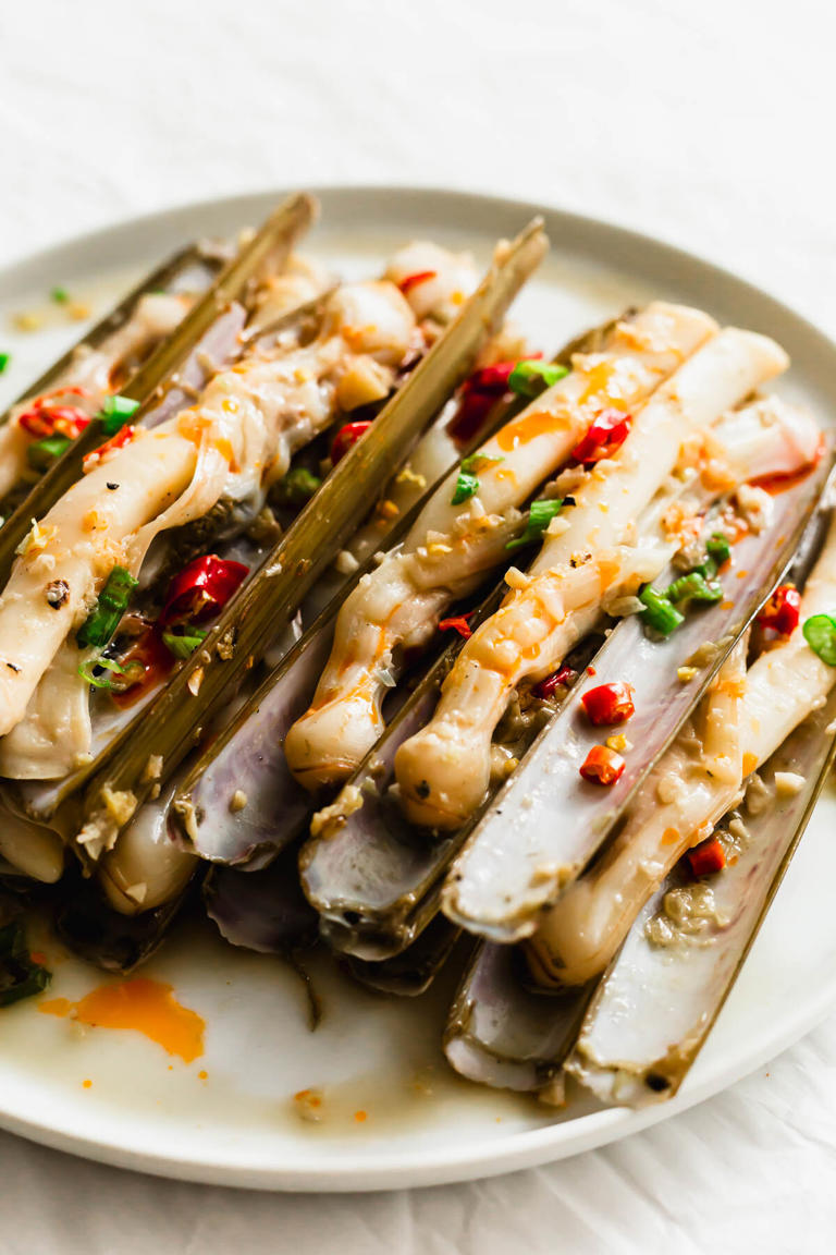 Chinese-style razor clams with garlic